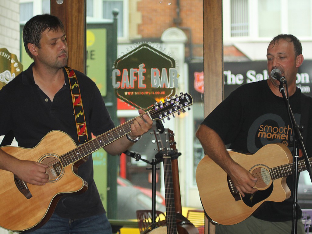 Acoustic rock duo from the south coast of England | smoothmonkey